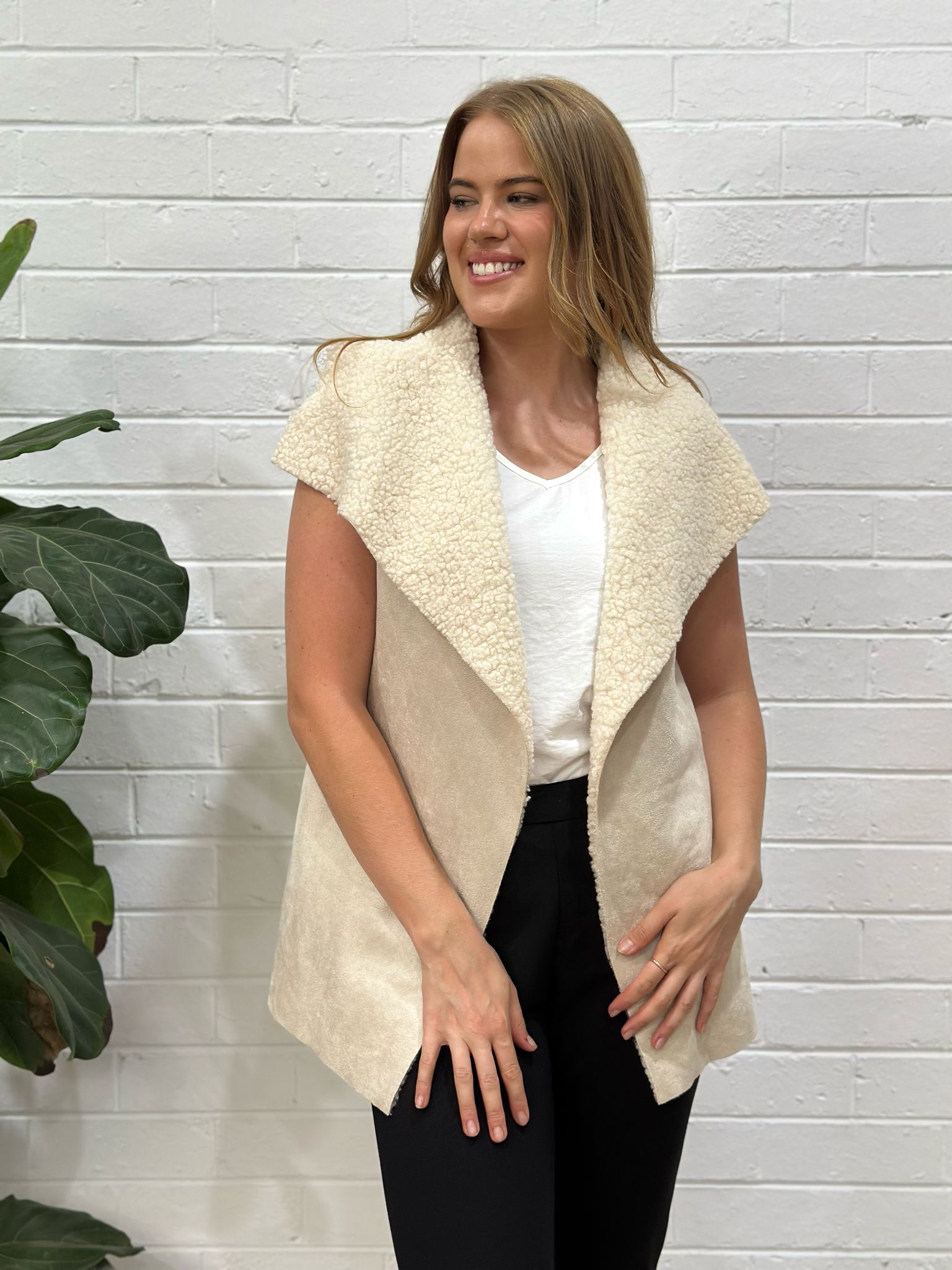 Tutti Bella Suede Vest JK222 – Silveroze